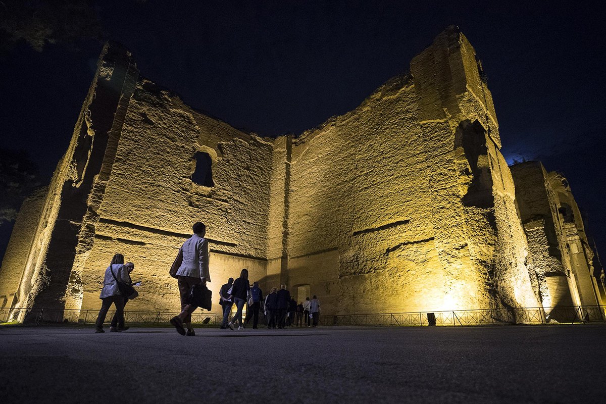 Thermae of Caracalla by night - Guided tour - ITALY MUSEUM